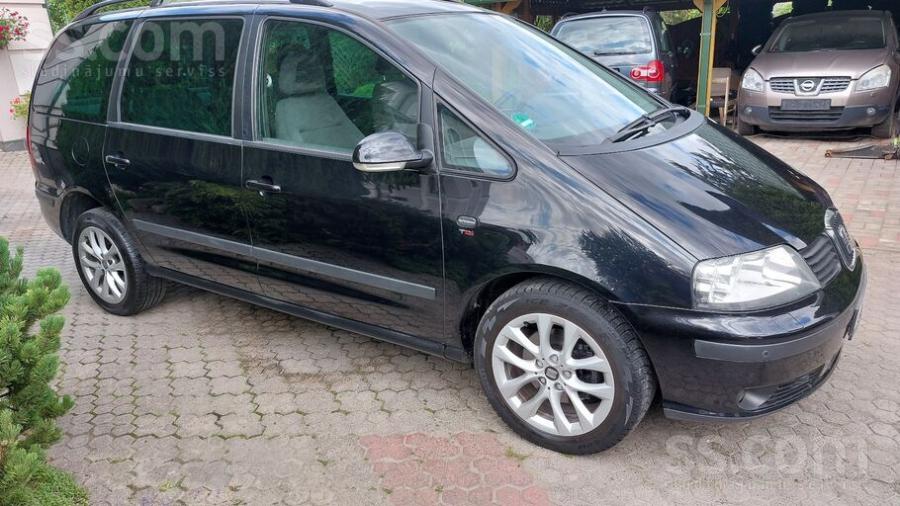 Black SEAT Alhambra 2010 in Daugavpils, with an engine capacity of 2.00 L and mileage of 266 thousand km for 4750 €, photo 2 on AUTOMOTO.COM.LV