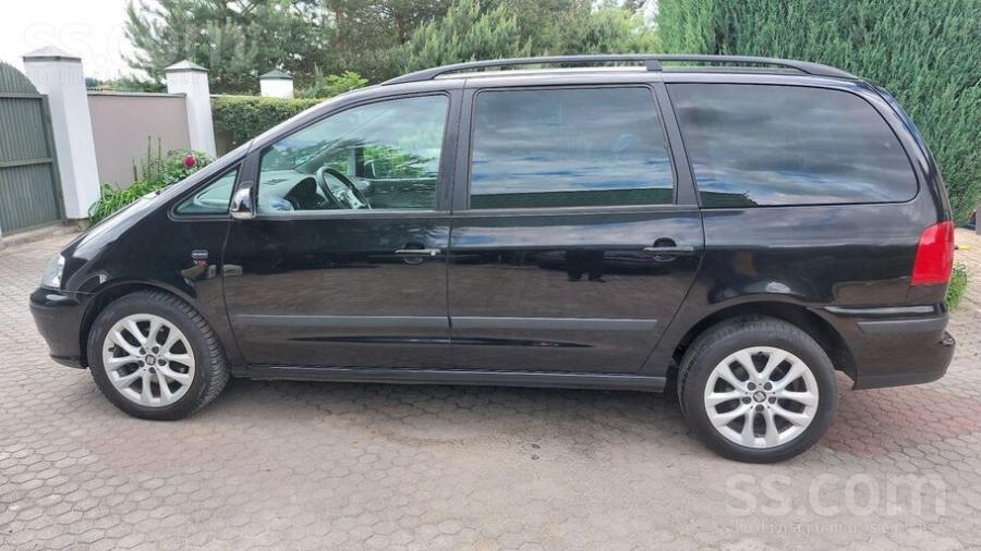 Black SEAT Alhambra 2010 in Daugavpils, with an engine capacity of 2.00 L and mileage of 266 thousand km for 4750 €, photo 3 on AUTOMOTO.COM.LV