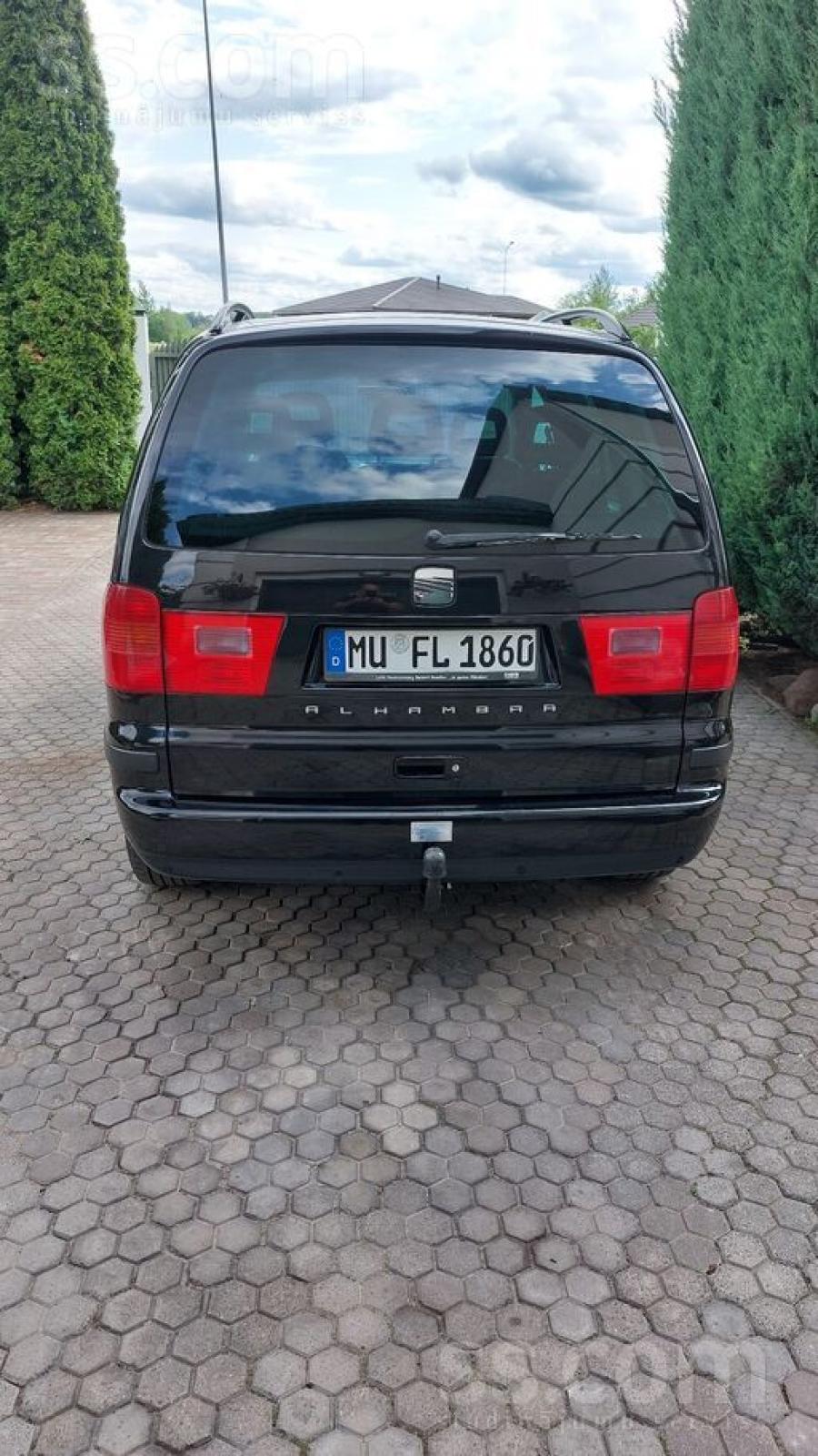 Black SEAT Alhambra 2010 in Daugavpils, with an engine capacity of 2.00 L and mileage of 266 thousand km for 4750 €, photo 4 on AUTOMOTO.COM.LV