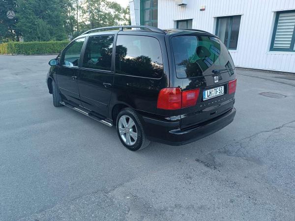 Black SEAT Alhambra 2010 in Kelme, with an engine capacity of 1.97 L and mileage of 271 thousand km for 4800 €, photo 7 on AUTOMOTO.COM.LV