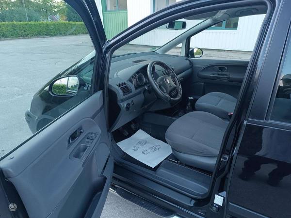 Black SEAT Alhambra 2010 in Kelme, with an engine capacity of 1.97 L and mileage of 271 thousand km for 4800 €, photo 9 on AUTOMOTO.COM.LV