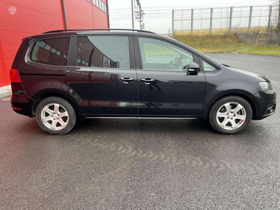 Black SEAT Alhambra 2011 in Telschi, with an engine capacity of 1.97 L and mileage of 278 thousand km for 5900 €, photo 4 on AUTOMOTO.COM.LV
