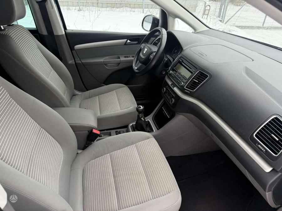 Black SEAT Alhambra 2011 in Vilnius, with an engine capacity of 1.97 L and mileage of 264 thousand km for 6500 €, photo 9 on AUTOMOTO.COM.LV