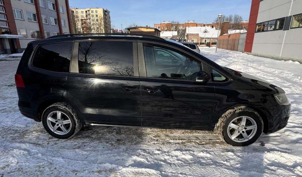 Black SEAT Alhambra 2011 in Klaipeda, with an engine capacity of 1.97 L and mileage of 305 thousand km for 5400 €, photo 2 on AUTOMOTO.COM.LV