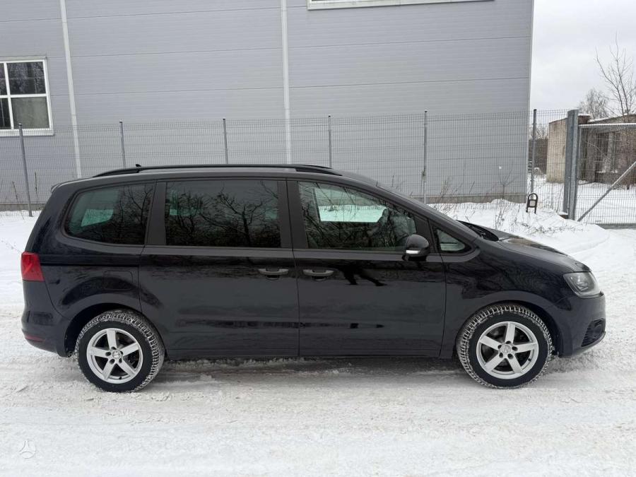 Black SEAT Alhambra 2011 in Vilnius, with an engine capacity of 1.97 L and mileage of 264 thousand km for 5900 €, photo 4 on AUTOMOTO.COM.LV