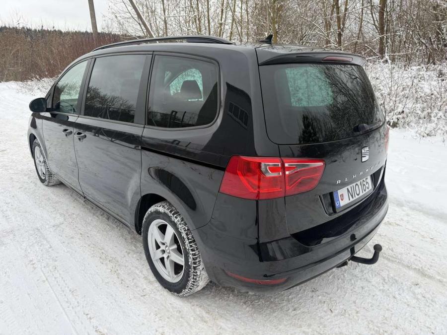 Black SEAT Alhambra 2011 in Vilnius, with an engine capacity of 1.97 L and mileage of 264 thousand km for 5900 €, photo 6 on AUTOMOTO.COM.LV
