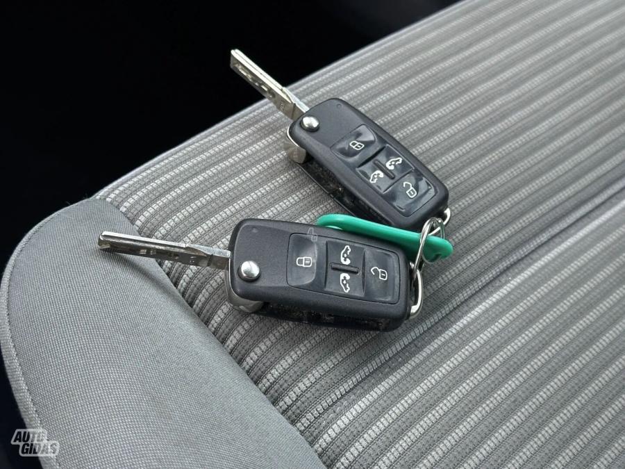 Melns SEAT Alhambra 2011 Viļņa, ar dzinēja tilpumu 2.00 L un nobraukumu 349 tūkst. km par 6000 €, foto 20 vietnē AUTOMOTO.COM.LV