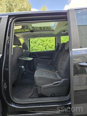 Black SEAT Alhambra 2011 in Riga, with an engine capacity of 2.00 L and mileage of 394 thousand km for 4350 €, photo 22 on AUTOMOTO.COM.LV