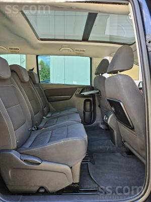 Black SEAT Alhambra 2011 in Riga, with an engine capacity of 2.00 L and mileage of 394 thousand km for 4350 €, photo 28 on AUTOMOTO.COM.LV