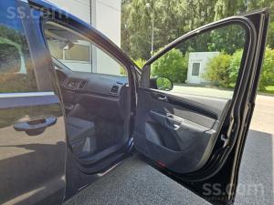 Black SEAT Alhambra 2011 in Riga, with an engine capacity of 2.00 L and mileage of 394 thousand km for 4350 €, photo 29 on AUTOMOTO.COM.LV