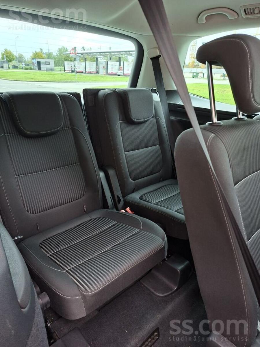 Black SEAT Alhambra 2011 in Riga, with an engine capacity of 1.40 L and mileage of 330 thousand km for 5300 €, photo 10 on AUTOMOTO.COM.LV