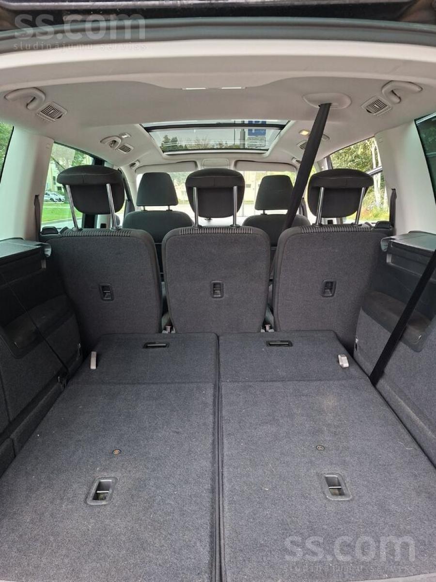 Black SEAT Alhambra 2011 in Riga, with an engine capacity of 1.40 L and mileage of 330 thousand km for 5300 €, photo 11 on AUTOMOTO.COM.LV