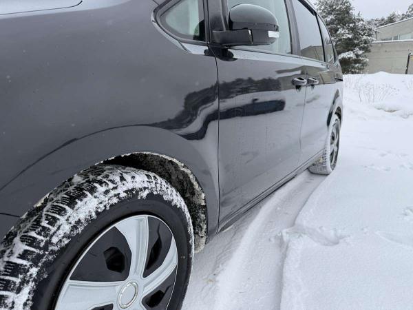 Black SEAT Alhambra 2012 in Vilnius, with an engine capacity of 2.00 L and mileage of 278 thousand km for 5500 €, photo 9 on AUTOMOTO.COM.LV