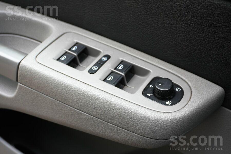 Black SEAT Alhambra 2012 in Riga, with an engine capacity of 1.40 L and mileage of 218 thousand km for 8290 €, photo 12 on AUTOMOTO.COM.LV