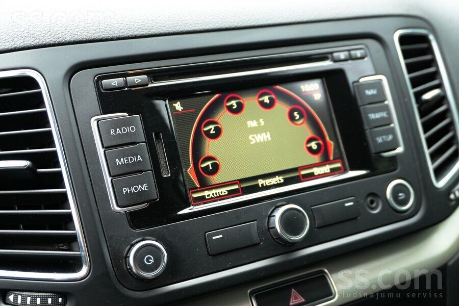 Black SEAT Alhambra 2012 in Riga, with an engine capacity of 1.40 L and mileage of 218 thousand km for 8290 €, photo 14 on AUTOMOTO.COM.LV
