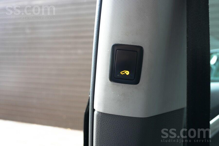 Black SEAT Alhambra 2012 in Riga, with an engine capacity of 1.40 L and mileage of 218 thousand km for 8290 €, photo 16 on AUTOMOTO.COM.LV