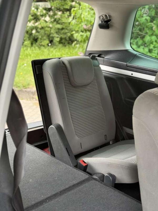 Black SEAT Alhambra 2012 in Vilnius, with an engine capacity of 2.00 L and mileage of 293 thousand km for 5500 €, photo 8 on AUTOMOTO.COM.LV