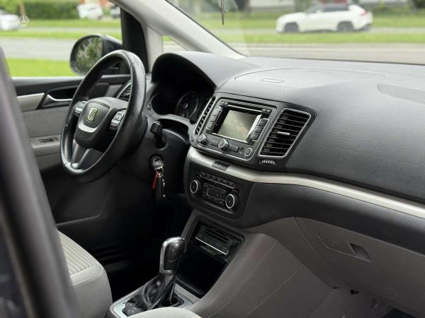 Black SEAT Alhambra 2012 in Vilnius, with an engine capacity of 2.00 L and mileage of 293 thousand km for 5500 €, photo 9 on AUTOMOTO.COM.LV