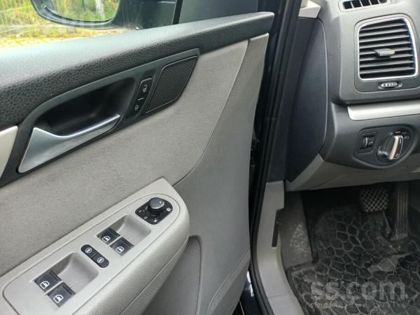 Black SEAT Alhambra 2012 in Riga, with an engine capacity of 2.00 L and mileage of 243 thousand km for 5900 €, photo 6 on AUTOMOTO.COM.LV