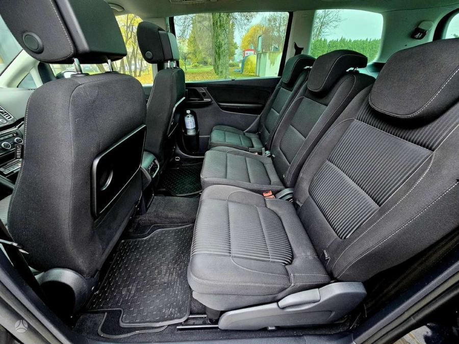 Black SEAT Alhambra 2013 in Kretinga, with an engine capacity of 1.97 L and mileage of 235 thousand km for 8499 €, photo 21 on AUTOMOTO.COM.LV