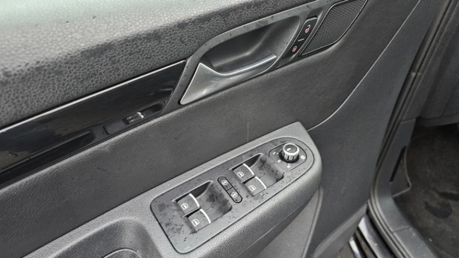 Melns SEAT Alhambra 2013 Rīga, ar dzinēja tilpumu 2.00 L un nobraukumu 203 tūkst. km par 11950 €, foto 24 vietnē AUTOMOTO.COM.LV