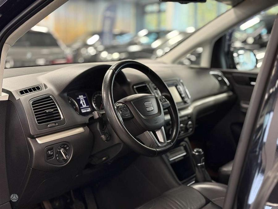 Melns SEAT Alhambra 2013 Klaipėda, ar dzinēja tilpumu 1.97 L un nobraukumu 239 tūkst. km par 12900 €, foto 5 vietnē AUTOMOTO.COM.LV