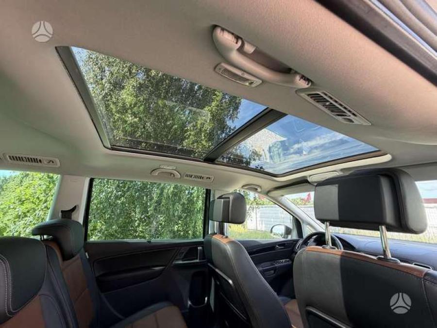 Black SEAT Alhambra 2013 in Siauliai, with an engine capacity of 1.97 L and mileage of 197 thousand km for 12450 €, photo 31 on AUTOMOTO.COM.LV