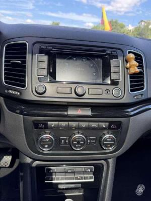 Black SEAT Alhambra 2013 in Siauliai, with an engine capacity of 1.97 L and mileage of 197 thousand km for 12450 €, photo 33 on AUTOMOTO.COM.LV