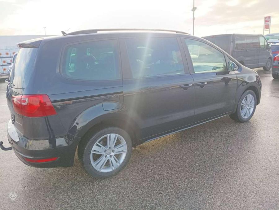 Black SEAT Alhambra 2014 in Marijampole, with an engine capacity of 2.00 L and mileage of 200 thousand km for 8300 €, photo 4 on AUTOMOTO.COM.LV