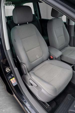 Black SEAT Alhambra 2014 in Marijampole, with an engine capacity of 2.00 L and mileage of 335 thousand km for 7450 €, photo 30 on AUTOMOTO.COM.LV