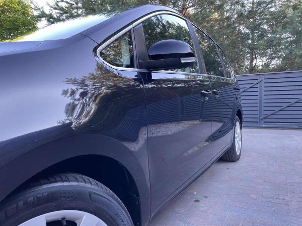 Black SEAT Alhambra 2014 in Druskininkai, with an engine capacity of 1.97 L and mileage of 299 thousand km for 7490 €, photo 7 on AUTOMOTO.COM.LV