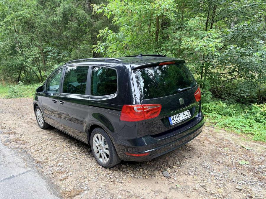 Black SEAT Alhambra 2014 in Vilnius, with an engine capacity of 1.97 L and mileage of 287 thousand km for 8300 €, photo 4 on AUTOMOTO.COM.LV