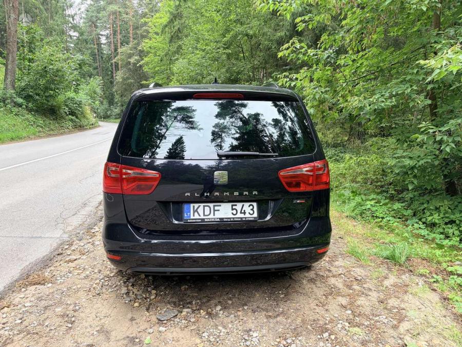 Black SEAT Alhambra 2014 in Vilnius, with an engine capacity of 1.97 L and mileage of 287 thousand km for 8300 €, photo 5 on AUTOMOTO.COM.LV