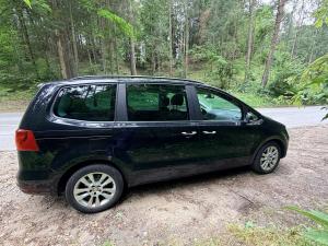 Black SEAT Alhambra 2014 in Vilnius, with an engine capacity of 1.97 L and mileage of 287 thousand km for 8300 €, photo 7 on AUTOMOTO.COM.LV