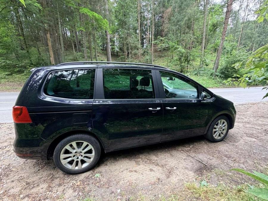 Black SEAT Alhambra 2014 in Vilnius, with an engine capacity of 1.97 L and mileage of 287 thousand km for 8300 €, photo 7 on AUTOMOTO.COM.LV