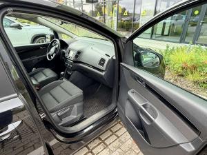 Black SEAT Alhambra 2014 in Vilnius, with an engine capacity of 1.97 L and mileage of 287 thousand km for 8300 €, photo 10 on AUTOMOTO.COM.LV
