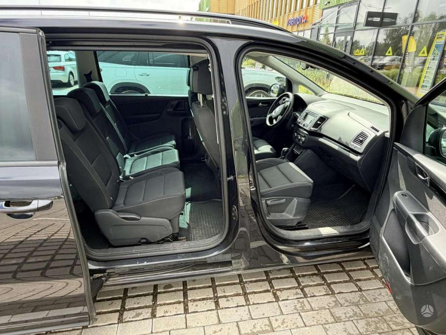 Black SEAT Alhambra 2014 in Vilnius, with an engine capacity of 1.97 L and mileage of 287 thousand km for 8300 €, photo 11 on AUTOMOTO.COM.LV