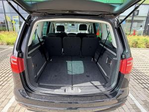 Black SEAT Alhambra 2014 in Vilnius, with an engine capacity of 1.97 L and mileage of 287 thousand km for 8300 €, photo 18 on AUTOMOTO.COM.LV