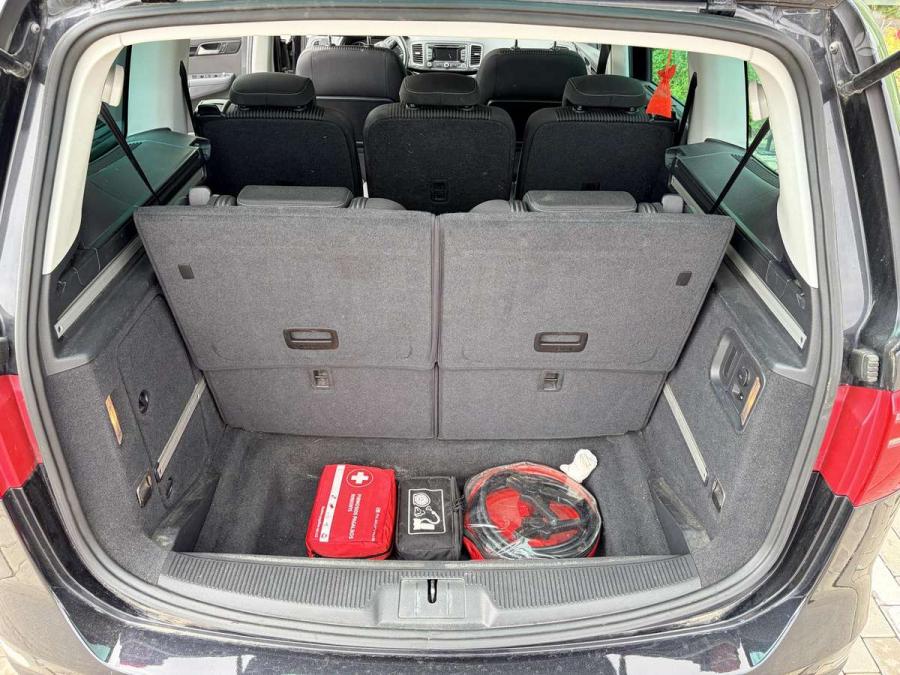 Black SEAT Alhambra 2014 in Vilnius, with an engine capacity of 1.97 L and mileage of 287 thousand km for 8300 €, photo 21 on AUTOMOTO.COM.LV