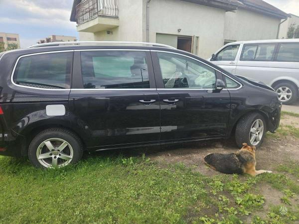 Black SEAT Alhambra 2015 in Vilnius, with an engine capacity of 1.97 L and mileage of 270 thousand km for 2900 €, photo 4 on AUTOMOTO.COM.LV