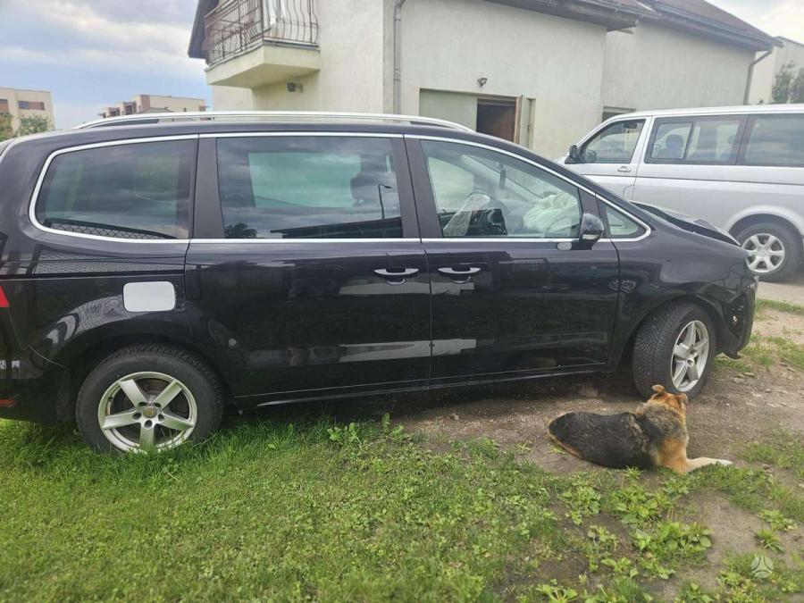 Melns SEAT Alhambra 2015 Viļņa, ar dzinēja tilpumu 1.97 L un nobraukumu 270 tūkst. km par 2900 €, foto 4 vietnē AUTOMOTO.COM.LV