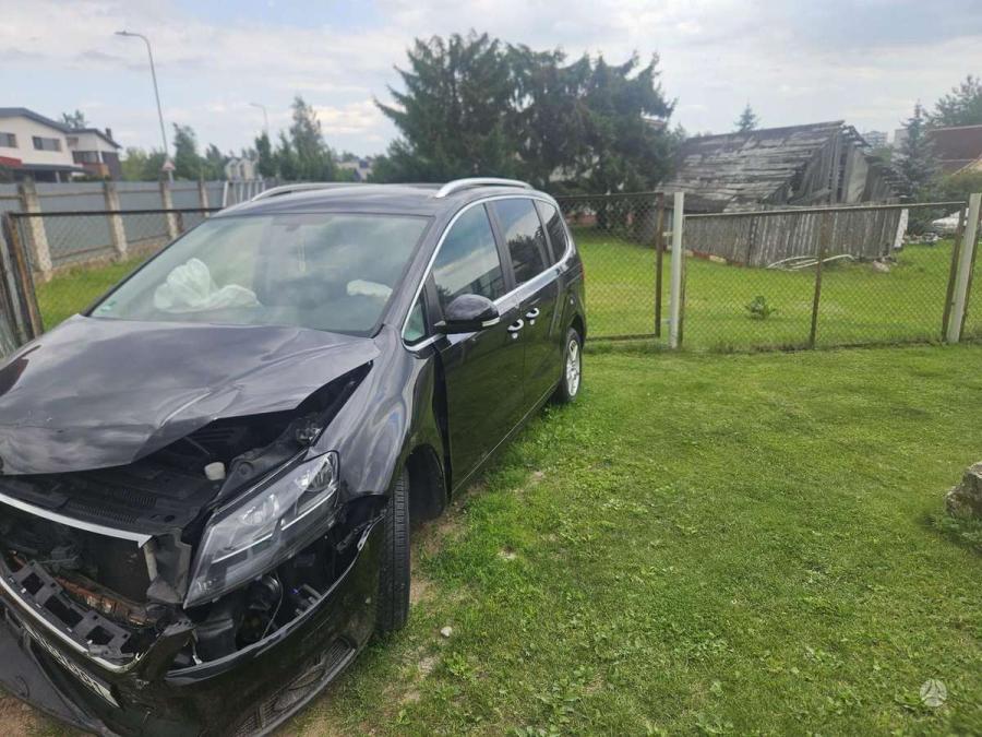 Melns SEAT Alhambra 2015 Viļņa, ar dzinēja tilpumu 1.97 L un nobraukumu 270 tūkst. km par 2900 €, foto 7 vietnē AUTOMOTO.COM.LV