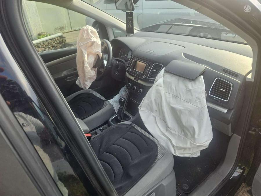 Melns SEAT Alhambra 2015 Viļņa, ar dzinēja tilpumu 1.97 L un nobraukumu 270 tūkst. km par 2900 €, foto 10 vietnē AUTOMOTO.COM.LV