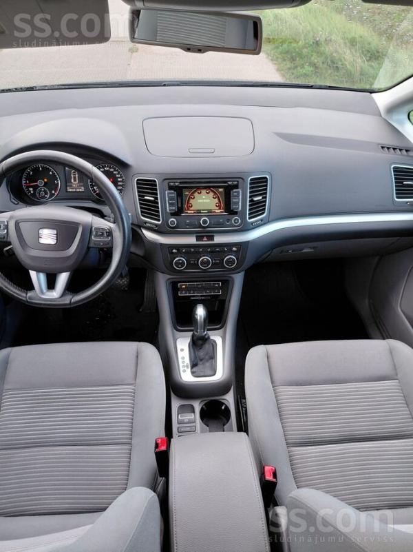 Black SEAT Alhambra 2015 in Riga, with an engine capacity of 2.00 L and mileage of 268 thousand km for 7200 €, photo 5 on AUTOMOTO.COM.LV
