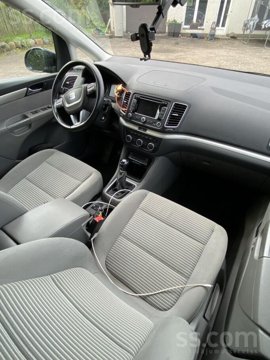 Black SEAT Alhambra 2015 in Dobele, with an engine capacity of 2.00 L and mileage of 261 thousand km for 7950 €, photo 7 on AUTOMOTO.COM.LV