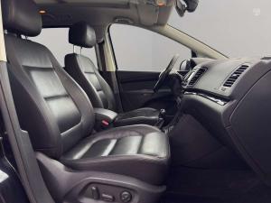 Black SEAT Alhambra 2015 in Kaunas, with an engine capacity of 2.00 L and mileage of 294 thousand km for 9799 €, photo 9 on AUTOMOTO.COM.LV