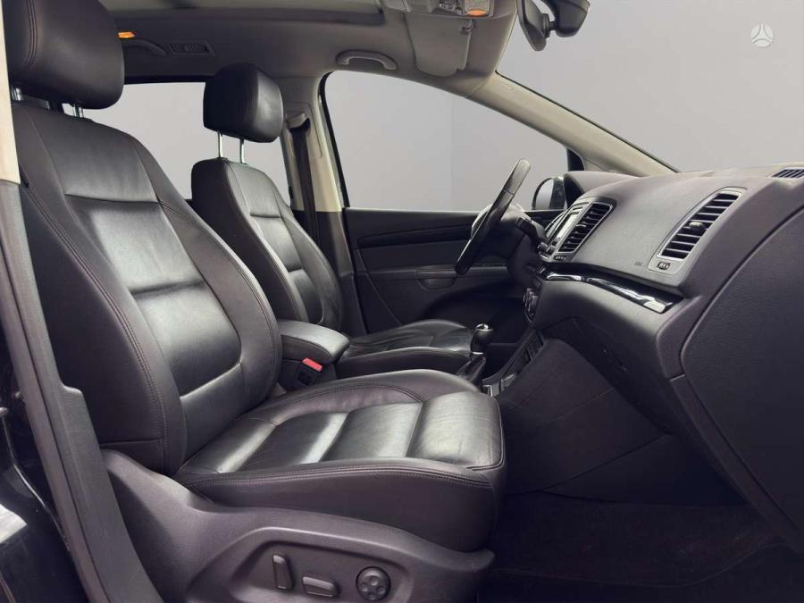 Black SEAT Alhambra 2015 in Kaunas, with an engine capacity of 2.00 L and mileage of 294 thousand km for 9799 €, photo 9 on AUTOMOTO.COM.LV