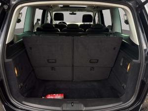 Black SEAT Alhambra 2015 in Kaunas, with an engine capacity of 2.00 L and mileage of 294 thousand km for 9799 €, photo 12 on AUTOMOTO.COM.LV