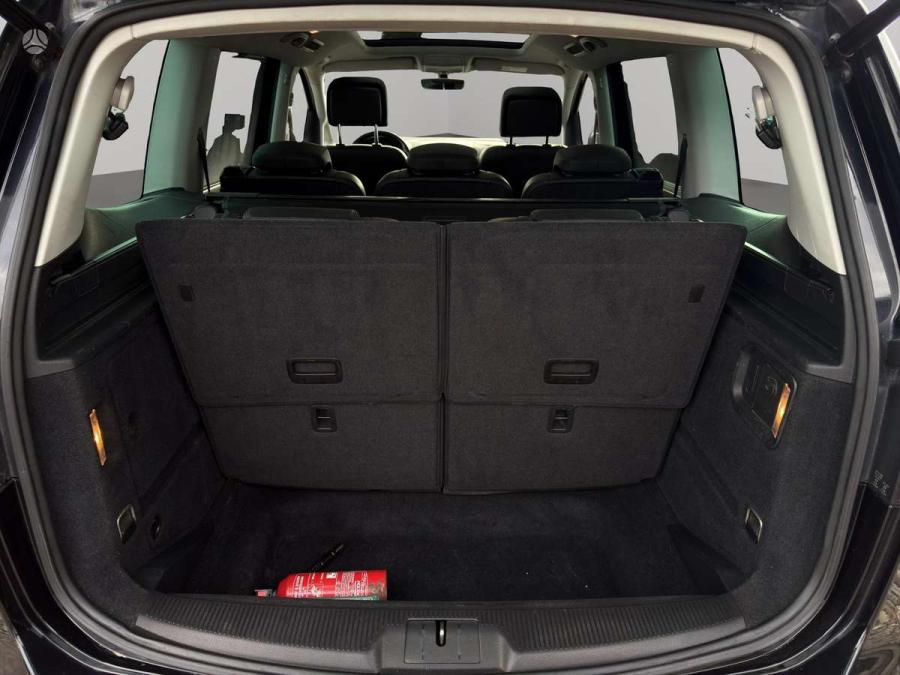 Black SEAT Alhambra 2015 in Kaunas, with an engine capacity of 2.00 L and mileage of 294 thousand km for 9799 €, photo 12 on AUTOMOTO.COM.LV