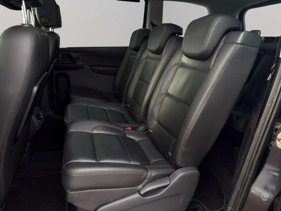 Black SEAT Alhambra 2015 in Kaunas, with an engine capacity of 2.00 L and mileage of 294 thousand km for 9799 €, photo 13 on AUTOMOTO.COM.LV